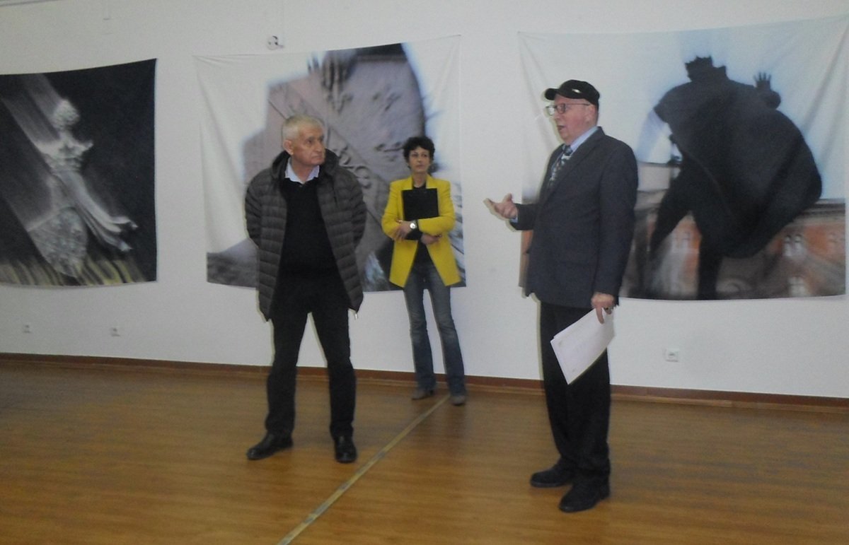 U Ateljeu “Ismet Mujzinović“ u Tuzli je otvorena samostalna izložba fotografije Rikarda Larme ...